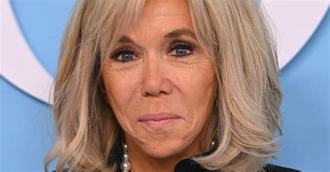 Brigitte Macron še Nikoli Ni Bila Videti Bolj Elegantna Francoska Prva Dama Ovita V Srebrno