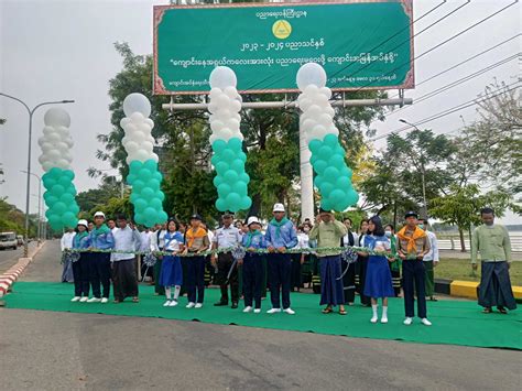 စစ်ကိုင်းတိုင်းဒေသကြီး မုံရွာမြို့၌ ကျောင်းအပ်နှံရေး သီတင်းပတ် မြေစိုက်ပိုစတာဆိုင်းဘုတ် စိုက်ထူ