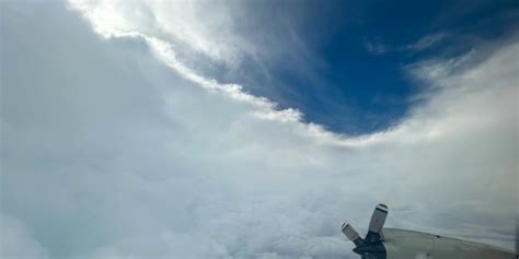 Watch Airplane Drives Through Hurricane Beryls Eye Fox Weather