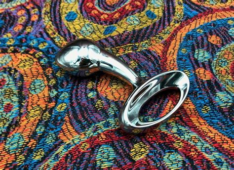 Review Njoy Pure Plug Size Small • Phallophile Reviews