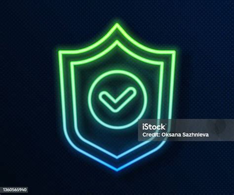 파란색 배경에 격리 된 체크 마크 아이콘이있는 빛나는 네온 라인 쉴드 보호 기호입니다 보안 검사 아이콘입니다 눈금 표시 승인