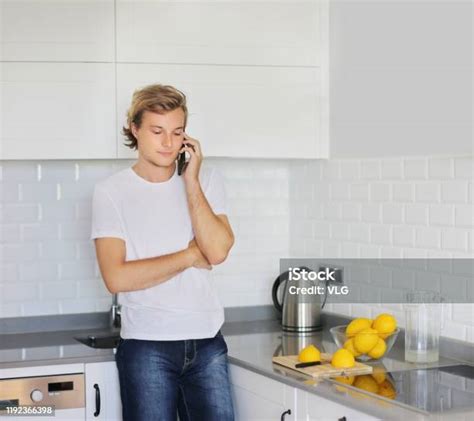 레모네이드의 준비 절단을위한 나무 보드에 레몬 레몬과 오렌지에서 십대 짜기 주스 감귤류 과일에 대한 스톡 사진 및 기타 이미지 감귤류 과일 건강한 생활방식 건강한