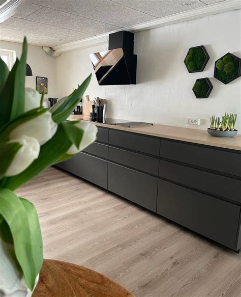 Процес декорування підсвічника із деревʼяних спилів Decart Facebook