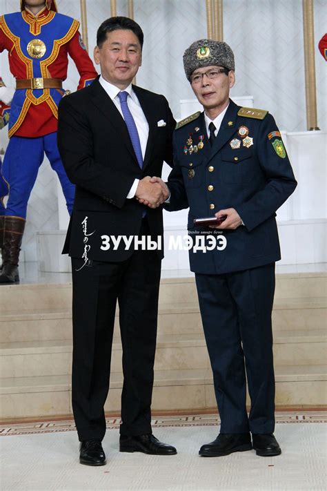 Фото Төрийн дээд одон медаль гардууллаа