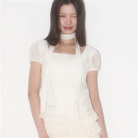 리본 타이 스퀘어넥 블라우스 크림 감도 깊은 취향 셀렉트샵 29cm