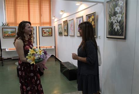 Млада художничка от Монтана подреди първа изложба снимки