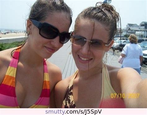 Foto De Two Slutty Lil Teensluts Take A Seductive Selfie Together