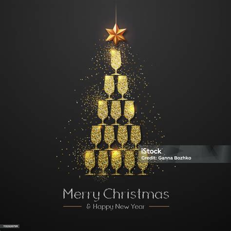 황금 샴페인 유리와 크리스마스 포스터입니다 빨간색 배경에 황금 크리스마스 트리 와인잔에 대한 스톡 벡터 아트 및 기타 이미지 와인잔 피라미드 건축물 계절 Istock