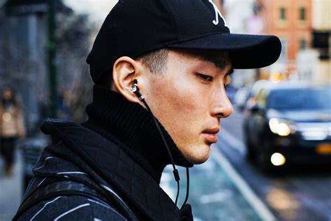 Master And Dynamic Revamped Its Me05 Earbuds