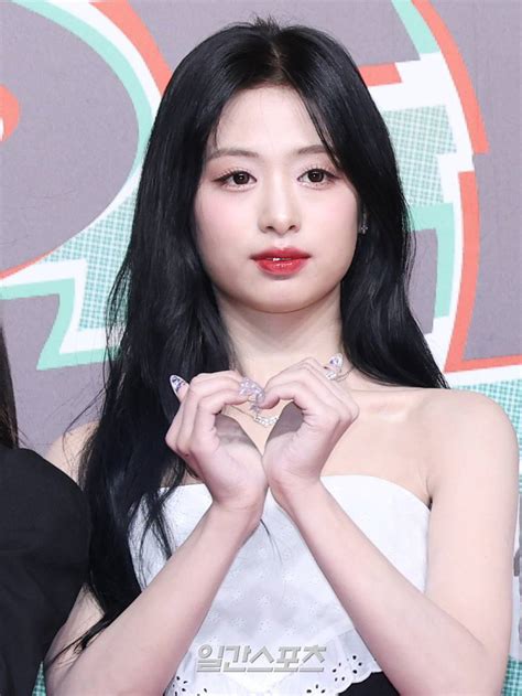 포토 베이비몬스터 아현 사랑해요