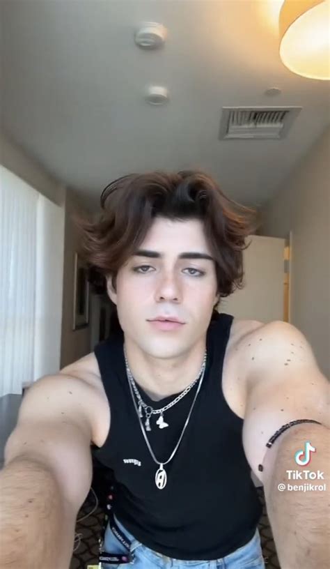 I Dont Send Pics On Twitter Hes Fucking Gorgeous