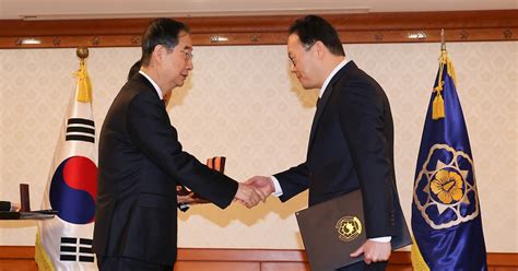 한덕수 총리 규제개혁유공 포상 수여