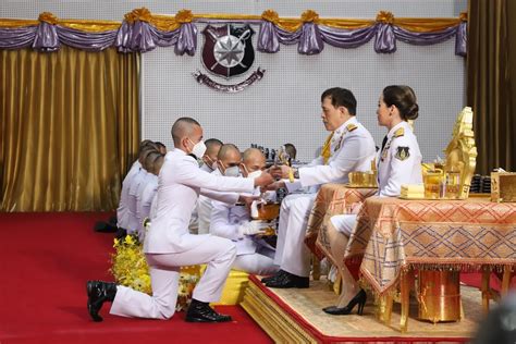 ในหลวง พระราชทานกระบี่ ปริญญาบัตรแก่ผู้สำเร็จการศึกษา รร นายร้อยตำรวจ ปีการศึกษา 2564