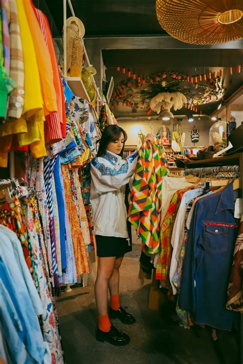 Especialista Em Moda Circular Indica 5 Brechós Em Paris Vogue Moda