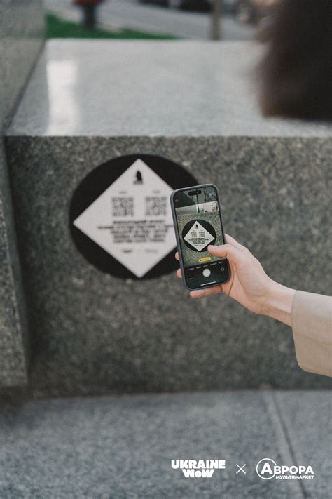 У столиці памятник Пилипу Орлику «заговорив голосом зірки «Зоряних воєн Вечірній Київ