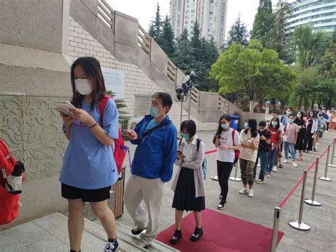 云南省图书馆凭什么每天排队 56文化网