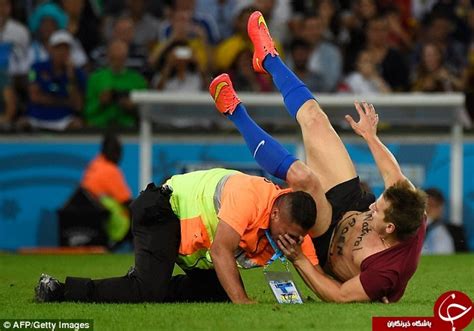 فحش جنجالی علیه ترامپ روی سینۀ ستارۀ یوتیوب تصاویر