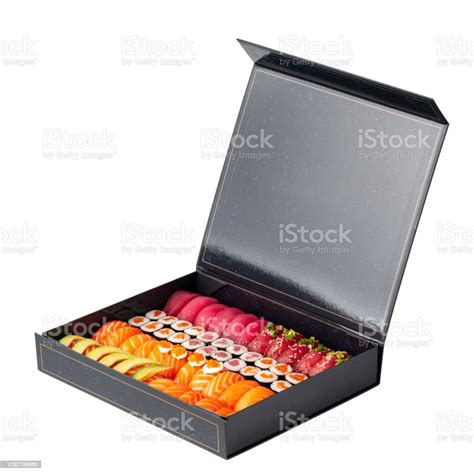 흰색 배경에 검은 선물 상자에 다른 초밥과 롤 프로 연어와 참치의 다양한 고립 0명에 대한 스톡 사진 및 기타 이미지 0명 개념 개념과 주제 Istock
