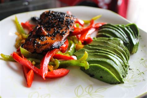 Salmón A La Miel Con Morrones Salteados Y Un Poco Sobre Mi