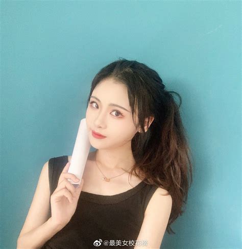 微博：小耳朵辰辰 学校：昌职 生日：2月5号 身高：158cm