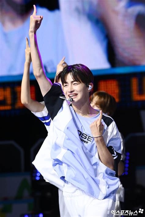 투어스 지훈 하늘 위로[엑s Hd포토]