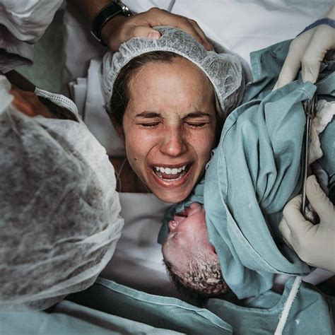 27 Powerful Birth Photos That Celebrate The Strength Of Humanity