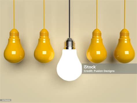 배경에 전구와 비즈니스 창의력과 영감 개념 성공을위한 큰 아이디어 동기를 생각하십시오 3d 렌더링 0명에 대한 스톡 사진 및