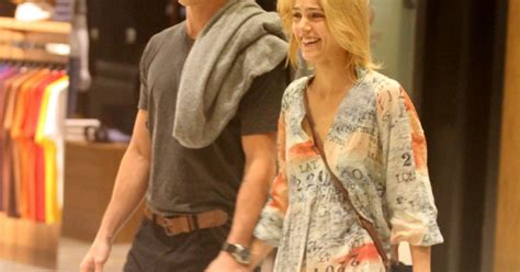 Romulo Neto E Pâmela Tomé Estiveram No Fashion Mall Em São Conrado