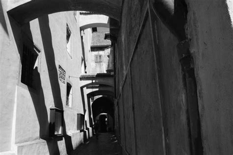 무료 이미지 검정색과 흰색 도로 화이트 거리 사진술 골목 어둠 검은 단색화 하부 구조 흑백 사진 필름 누아르 6000x4000 162252