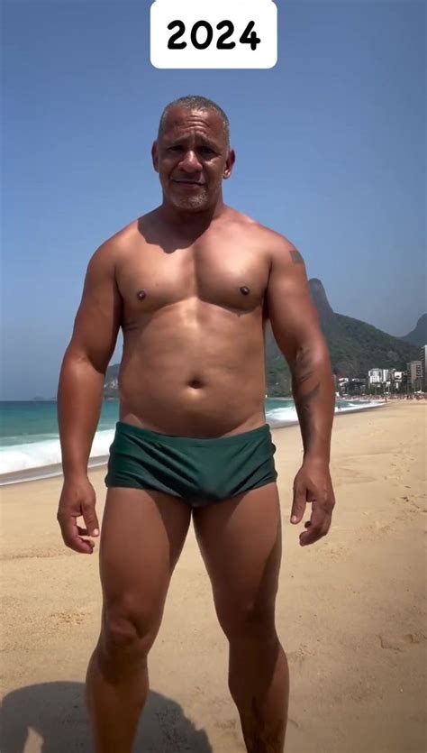 Straight Brazilian Daddy Gigantic Bulge 日本語で