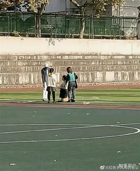 怎么看待美籍教练在成都10年谈了1214个女朋友？ 知乎