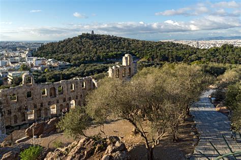 그리스 아테네의 아크로폴리스에 있는 헤로데스 아티쿠스의 오데온 0명에 대한 스톡 사진 및 기타 이미지 0명 건물 외관 건축물 Istock
