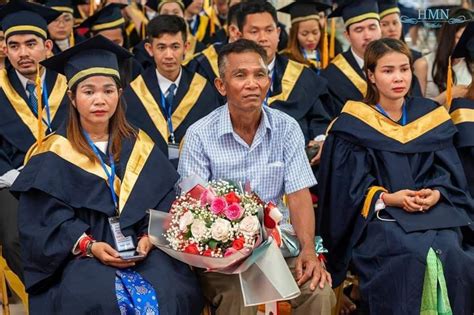 លោក បណ្ឌិត ហ៊ុន ម៉ាណែត បានប្រៀបធៀបអាជីពជាគ្រូពេទ្យដូចទៅនឹងទេវតា