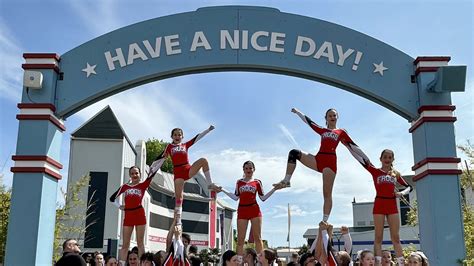 Največje Evropsko Tekmovanje V Cheerleadingu Frogs Cheer Team