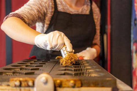 아사쿠사 체험 여행 타이야키 만들기 체험으로 아사쿠사의 매력을 느껴보세요 Funbooky