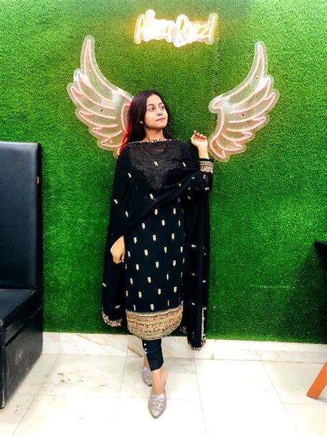 इस कपड़े और गैजेट आइटम को खरीदने के लिए मेरे बायो लिंक पर क्लिक करें Model Farjana Afroj Riya