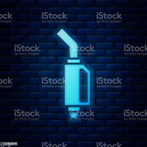 빛나는 네온 가솔린 펌프 노즐 아이콘 벽돌 벽 배경에 격리 연료 펌프 주유소 서비스 기호를 급유합니다 주유소 아이콘입니다 벡터 일러스트레이션 0명에 대한 스톡 벡터 아트 및