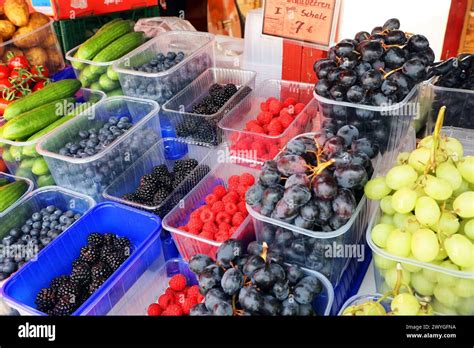 Obst Als Gesundes Nahrungsmittel Viele Verschiedene Obstsorten Liegen