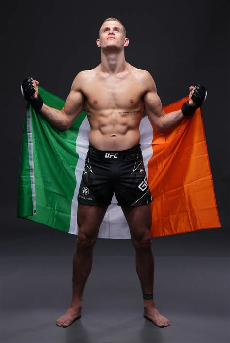 Ian Garry Reveals Tv Star Wife Layla Anna Lee Is Pregnant After Irish Mma Stars Ufc 273 Win