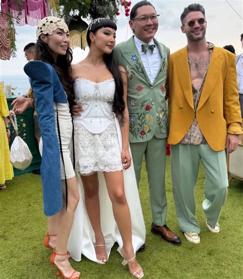 Б Хурцын охин Х Намуун хилийн чанадад ДАХИН хуримлав