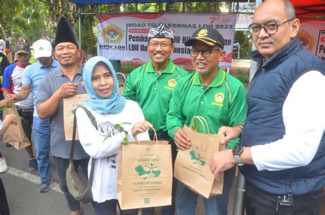 Ldii Jatim Bagikan 5000 Bibit Tanaman Kupas Merdeka