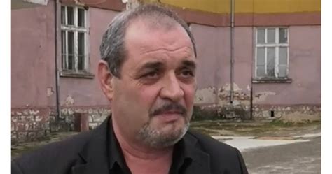 Видео Мрежата е подпалена Директор МЯТА гьобеци пред портрет на