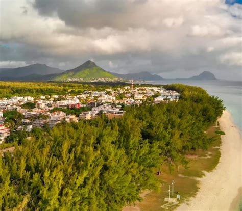 Flic En Flac Beach Mauritius A Lively Shoreline