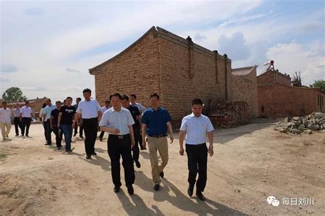 市委常委、常务副市长吕林邦来我镇 调研危房改造工作