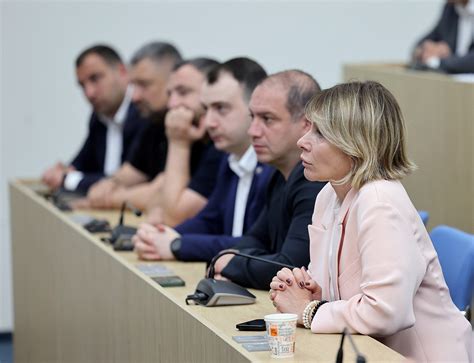 ქართული „ქართული ოცნების“ გორგასლის ოფისში საპარლამენტო უმრავლესობის სხდომა გაიმართა სხდომაზე