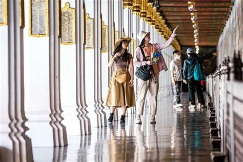 กรุ๊ปทัวร์ นทท จีน กลับมาเยือนวัดพระแก้ว พระบรมมหาราชวังในรอบสามปี