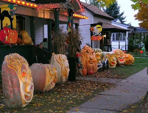 Giant Halloween Pumpkins Incredible Halloween Yard Pumpkin Display