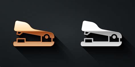 블랙 백으로 격리된 골드 및 실버 오피스 스테이플러 아이콘 스테이플러 스테이플 종이 골판지 사무 장비 긴 그림자 스타일 벡터 강철에 대한 스톡 벡터 아트 및 기타 이미지