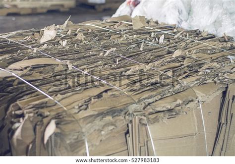 51 Imágenes De Cardboard Bail Imágenes Fotos Y Vectores De Stock Shutterstock