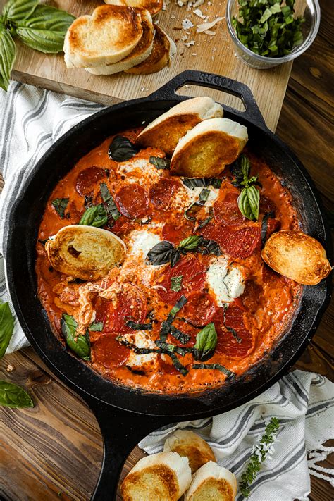 Homemade Tomato And Pepperoni Pizza Dip